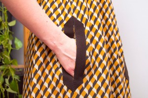 The easy way to sew a triangle crotch leggings gusset: Aila tutorial ...