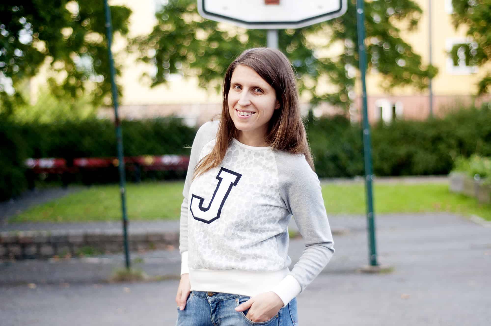 My very own mongrammed DIY varsity sweater – The Last Stitch Johanna ...