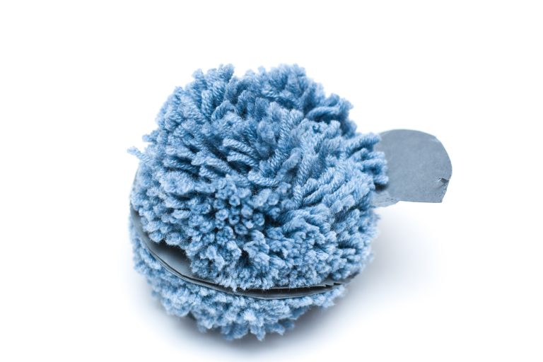 Vejledning: Sådan laver du en hurtig pom-pom til en strikket hue | My ...