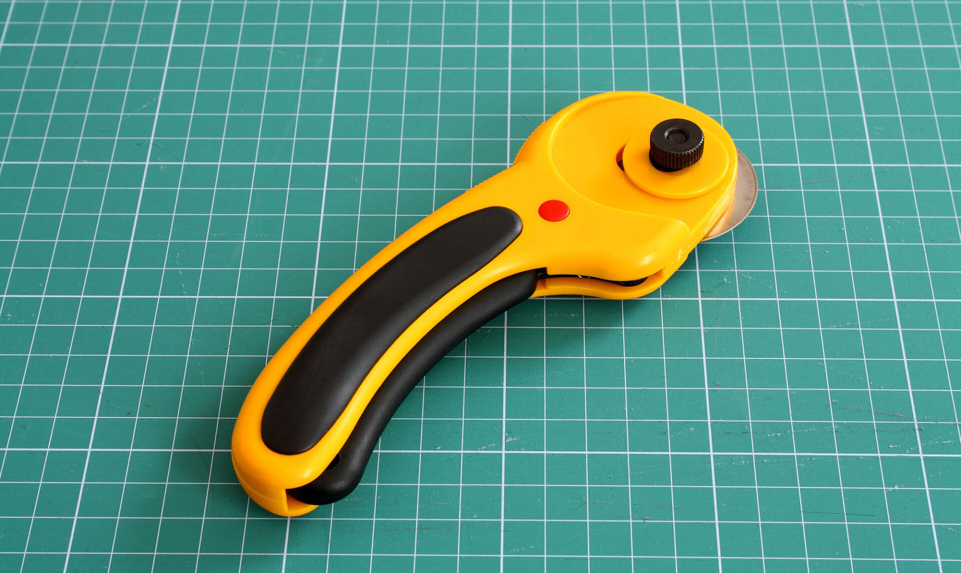 Eivy Sew-Along: Cutting Knit Fabrics - The Last Stitch