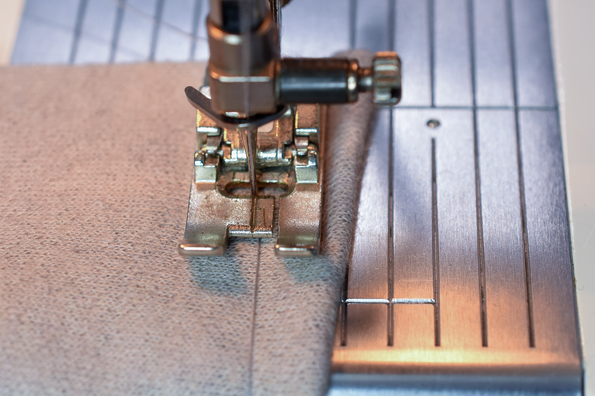 Sewing darts on knits: Step-by-step tutorial – The Last Stitch