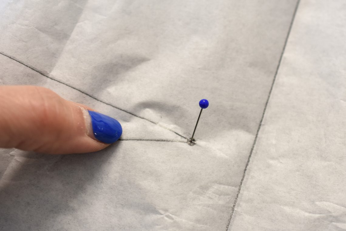 Sewing darts on knits: Step-by-step tutorial – The Last Stitch